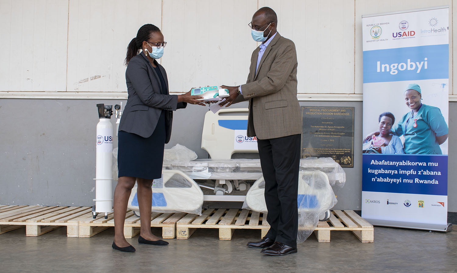USAID Ingobyi Activity donates medical kit to support the COVID-19 ...